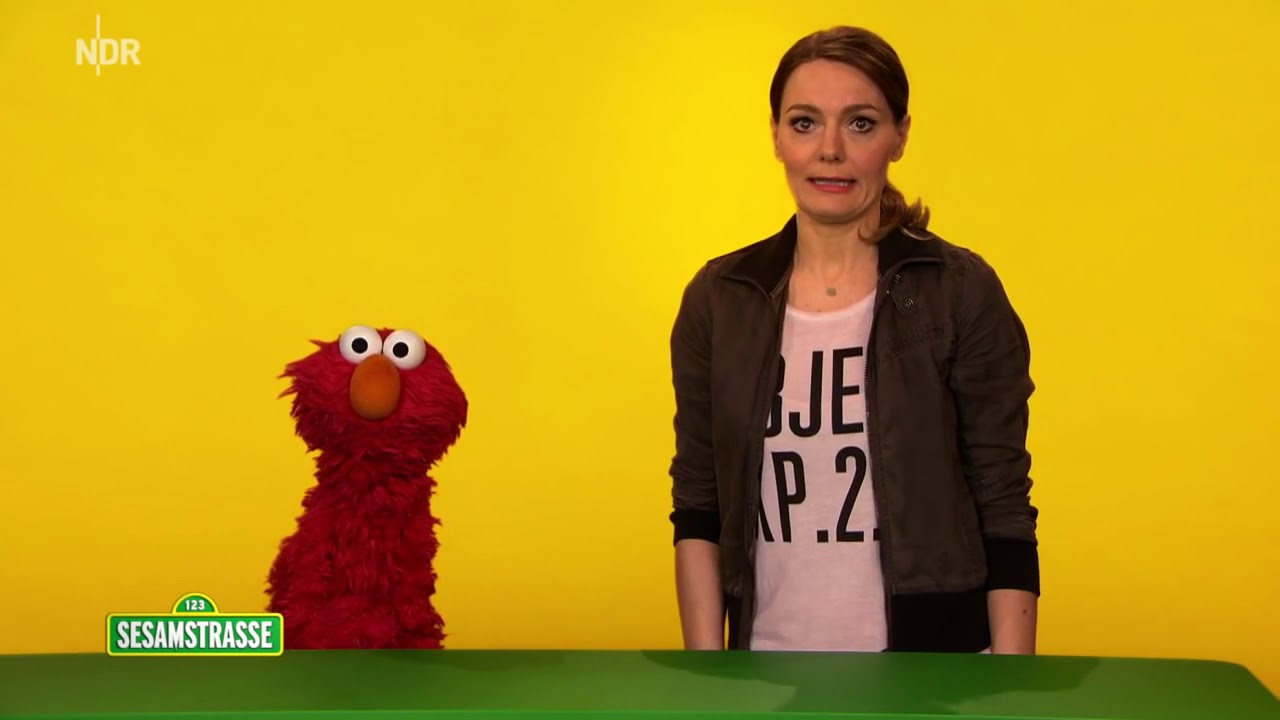 Elmo und Martina Hill erklären – tollpatschig – – Sesamstraße 👀 - YouTube