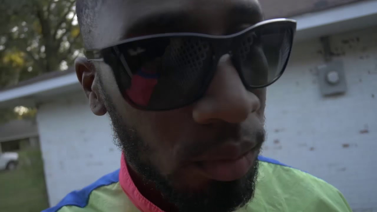 Tau - Discrete (feat. Fresh & OGI.Ejay) [Official Video] - YouTube