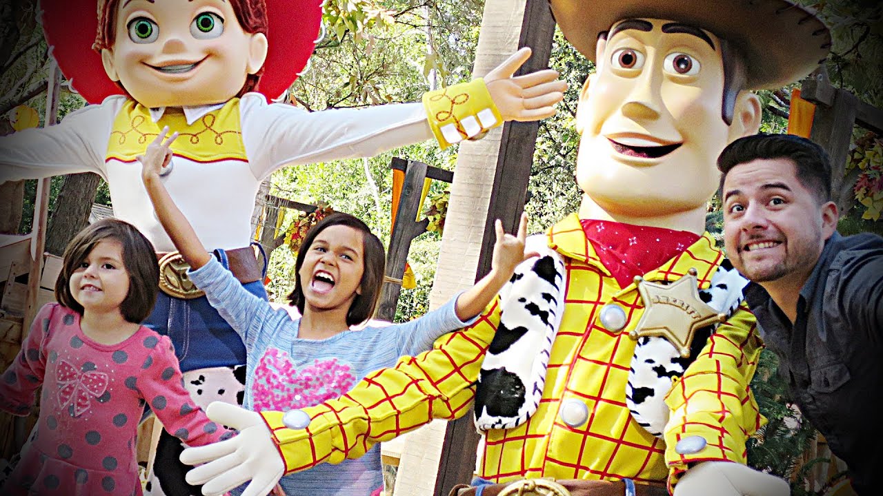 SHOWING OFF OUR DISNEY SIDE | The Family Vlog | Reality Changers - YouTube