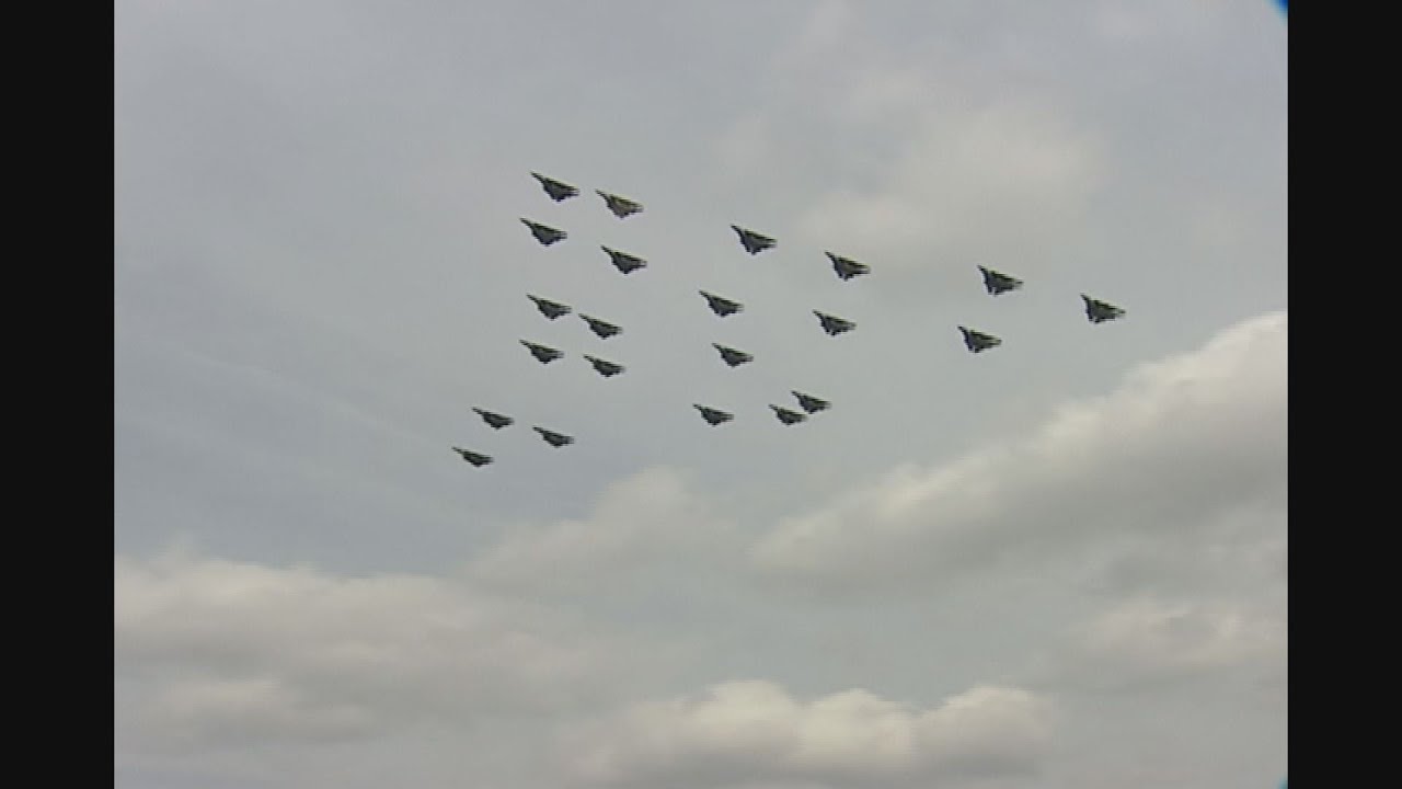 From March 10, 2006: The F-14 Tomcat's final fly-in - YouTube