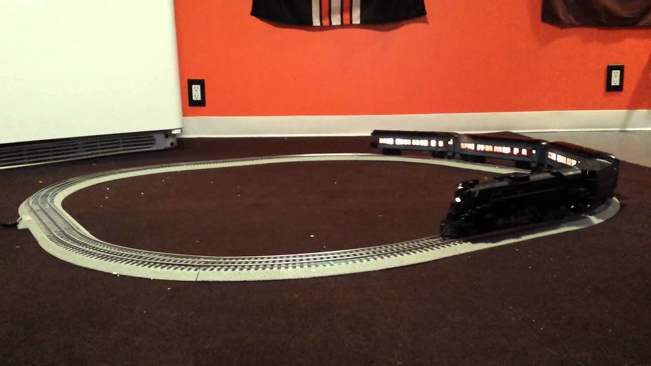 Polar Express 0 gauge model train - YouTube