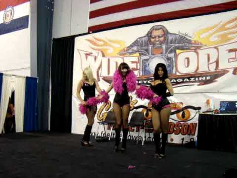 Flaunt Girls - YouTube