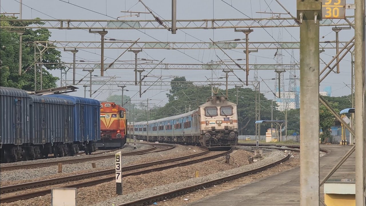 src-wap-7-with-16301-srr-tvc-shoranur-trivandrum-venad-express-indian