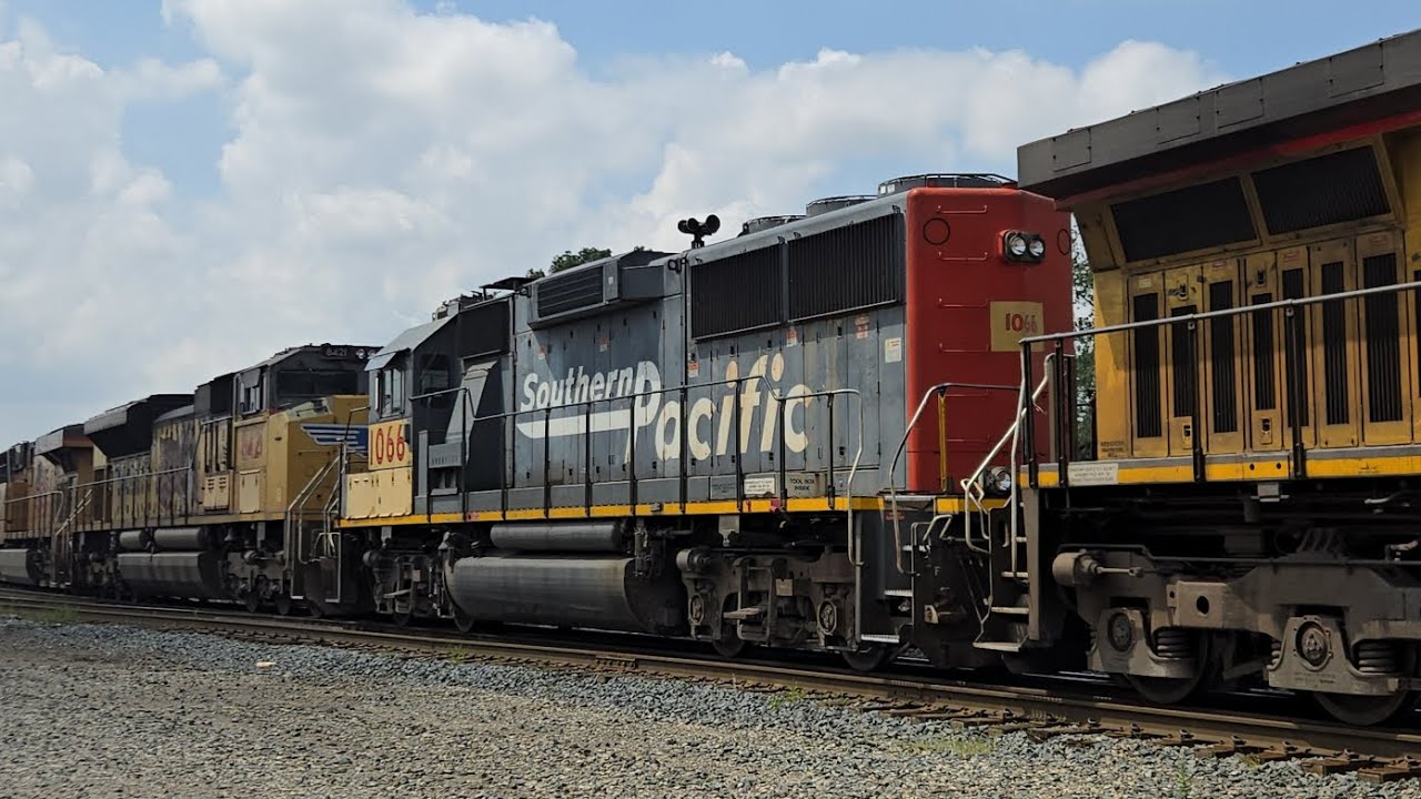 Southern Pacific Patch and a CFE Manifest in Dolton - YouTube