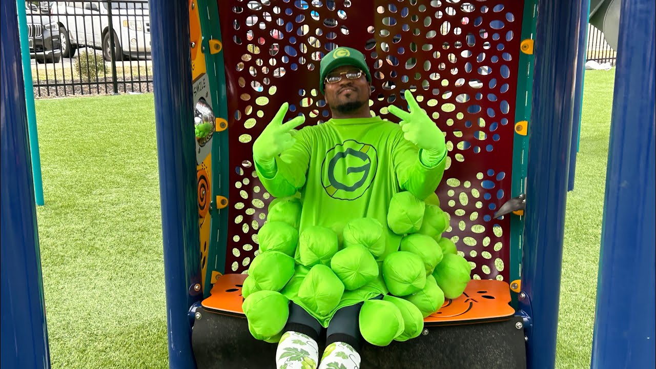MR.GRAPE-E VS THE GIANT IN BASKETBALL🏀 - YouTube