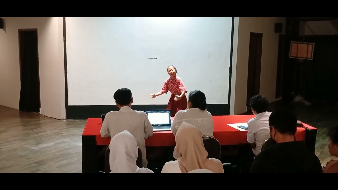 Aisyah Zahrotul Midad_ Lomba Puisi 2024_ Museum 10 Nopember - YouTube