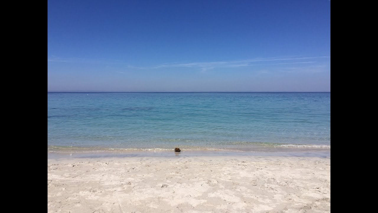 Relaxing Sound, Ocean waves break onto a sandy beach, Calming sound ...