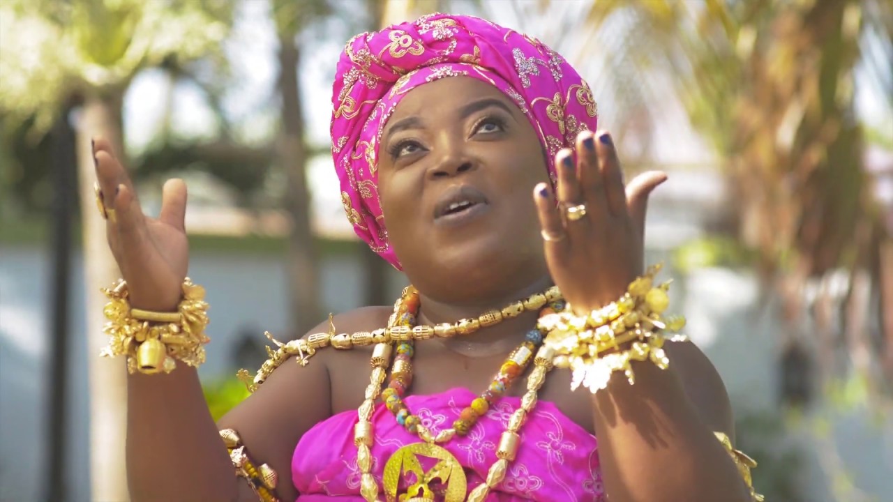 ADWOA YEBOAH AGYEI Adowa song for Dormaahene - YouTube