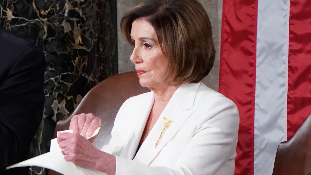 Pelosi tears up Trump's state of the union address - YouTube