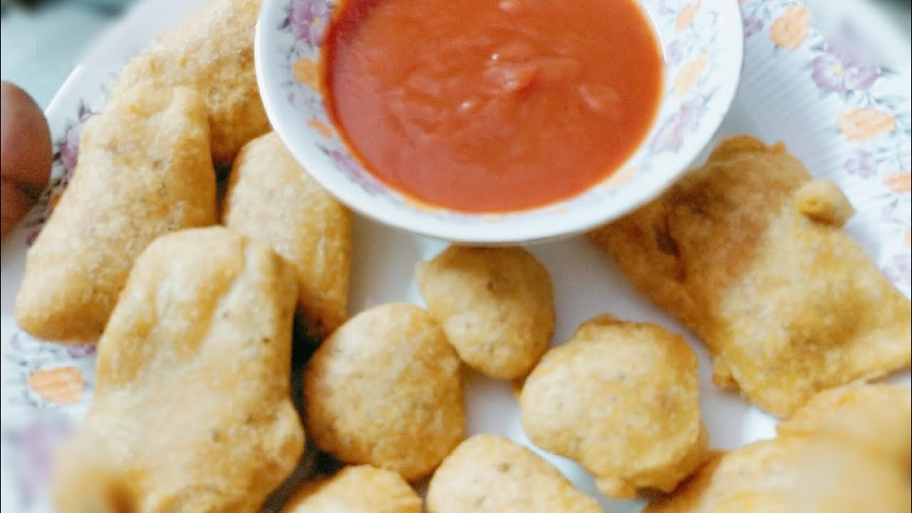 iss barish me garam garam kele ke bhajiye khayenge na toh 🤤@Fatima Papa ...