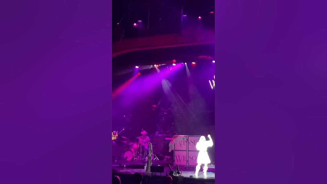 Hey girl song Anne Wilson live - YouTube