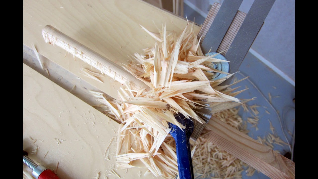 Making 20mm Dowel rod using Rounder plane - YouTube