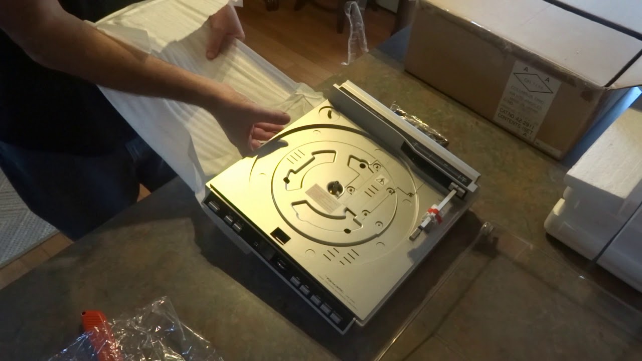 Realistic LAB 2100 Unboxing - YouTube