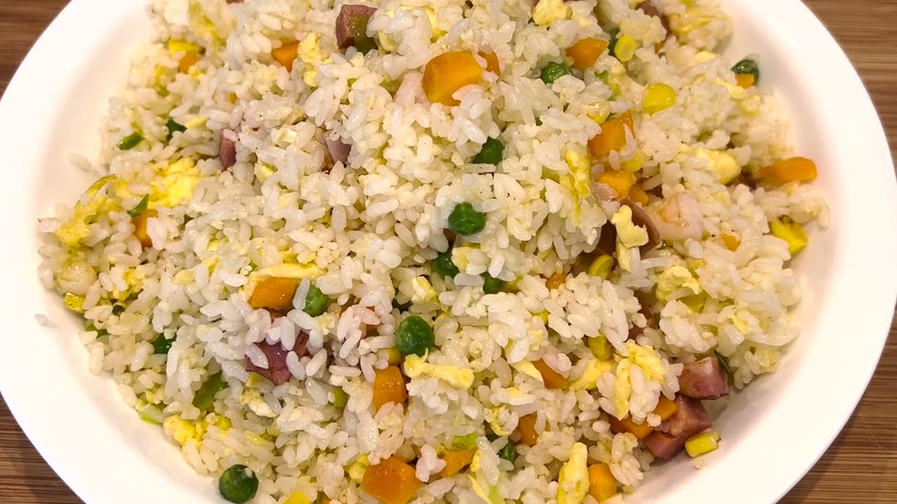 虾仁鸡蛋炒饭 Fried Rice With Shrimps And Eggs只需要几分钟 我们家早餐经常吃 Youtube