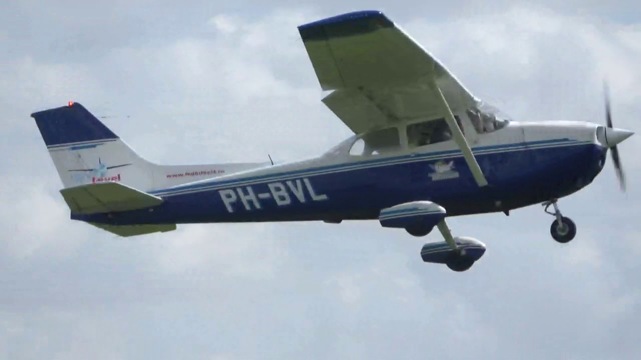 Flightlevel Cessna 172 Touch & Go at Hoogeveen Airport - YouTube