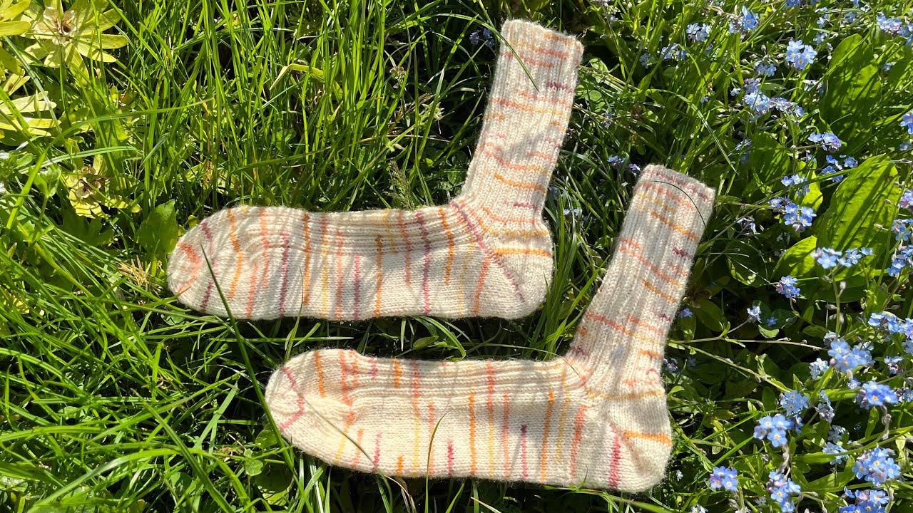 Socken stricken mit Bumerangferse und Bandspitze - YouTube