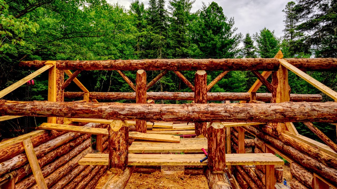 Lifting a 28 Foot Log Ridge Beam and Purlins onto My Cabin Alone in the ...