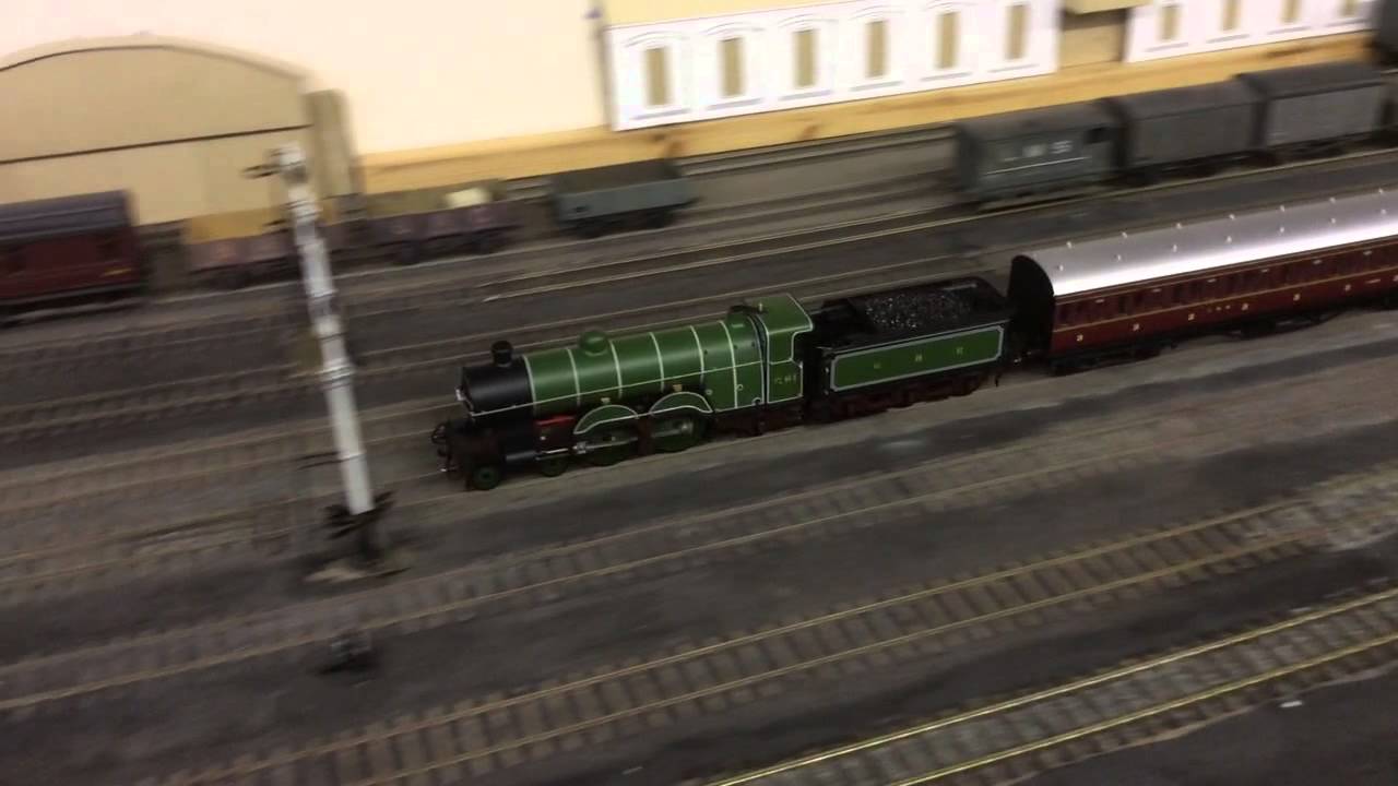Bachmann GNR Atlantic runs through Whitchurch - YouTube