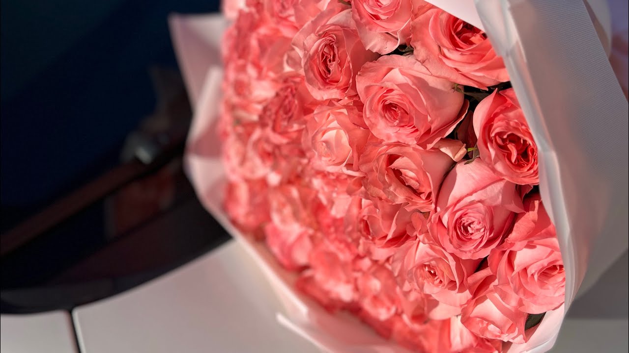 Assembling and packaging a bouquet of Pink Expression roses #PinkRoses ...