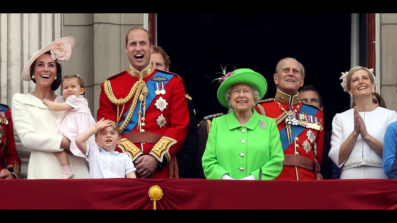 Why Did The Queen Ban Some Royals from Balcony - YouTube