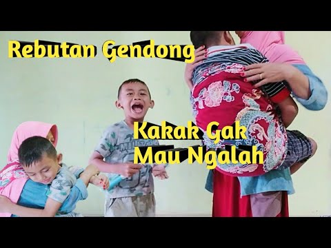 Rebutan Pengen Gendong Ibu / Keluarga Bahagia / Keluarga Sederhana
