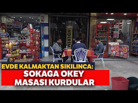 Okey Oynarken Kendilerini Ve Taşları Kolonya İle Dezenfekte Ettiler