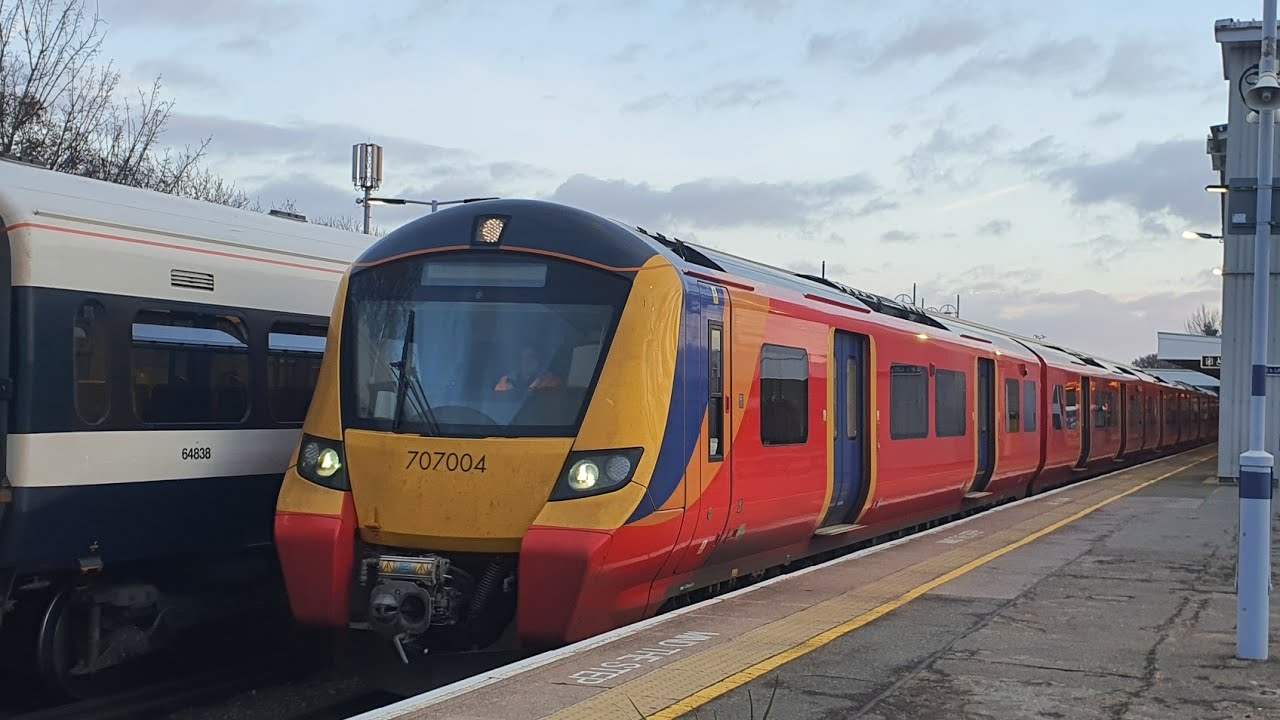 Southeastern 707004 Departing Orpington - YouTube