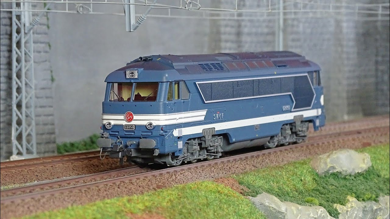 Roco 70460 / 70461 Locomotive diesel 68050, SNCF, livrée bleue - YouTube