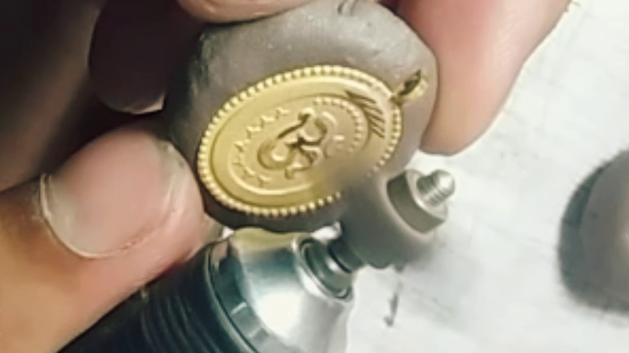 Ingraving with Diamond tool | machine Design on Gold locket - YouTube