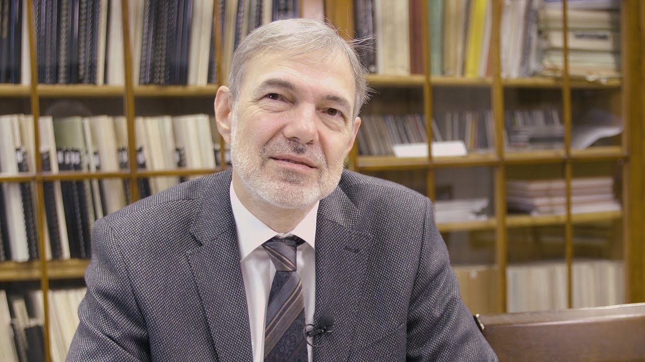 Věda na UK: prof. David Eben a gregoriánský chorál - YouTube