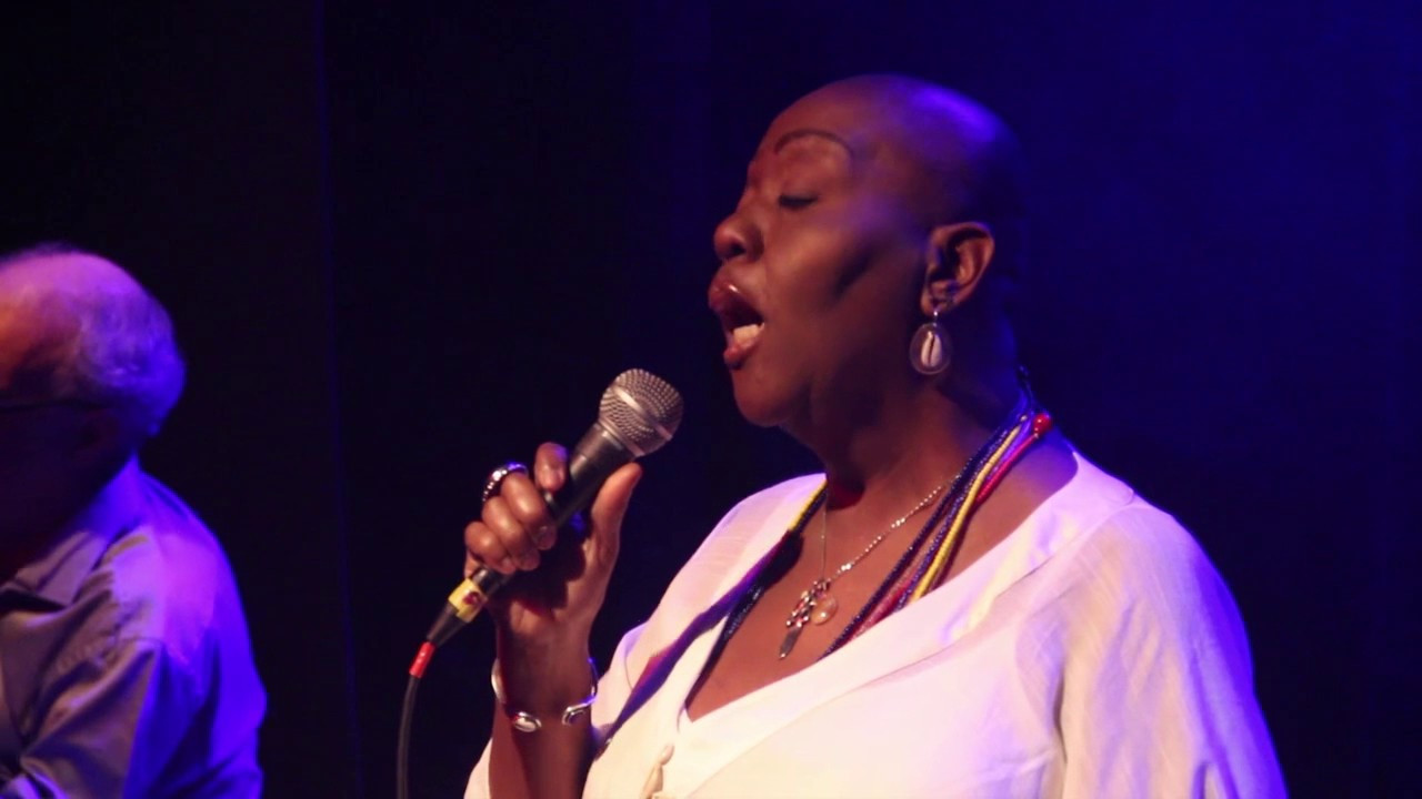 João Fênix e Virgínia Rodrigues - "Sol Negro" (Caetano Veloso) - YouTube