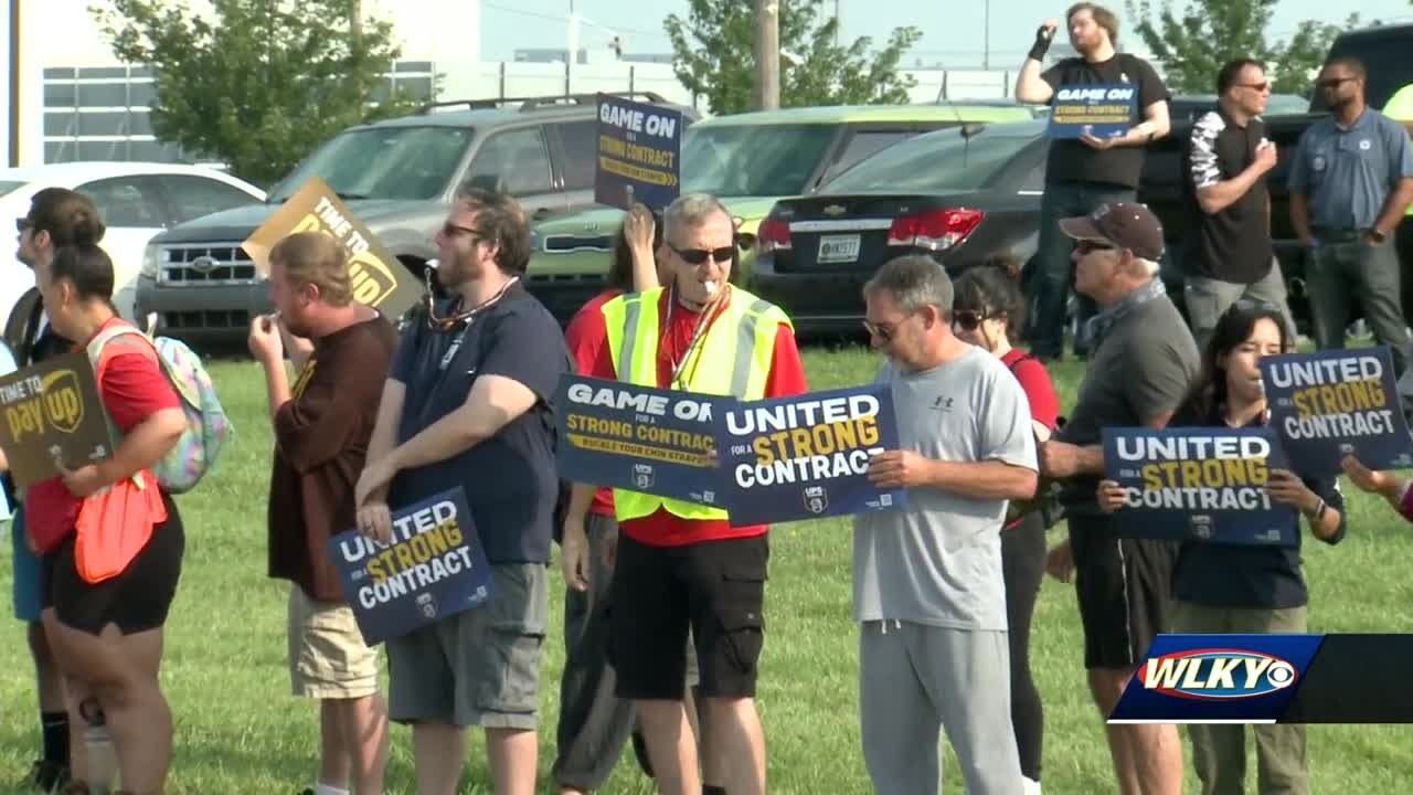 Dozens of UPS Teamsters rally outside UPS facilities on Tuesday - YouTube
