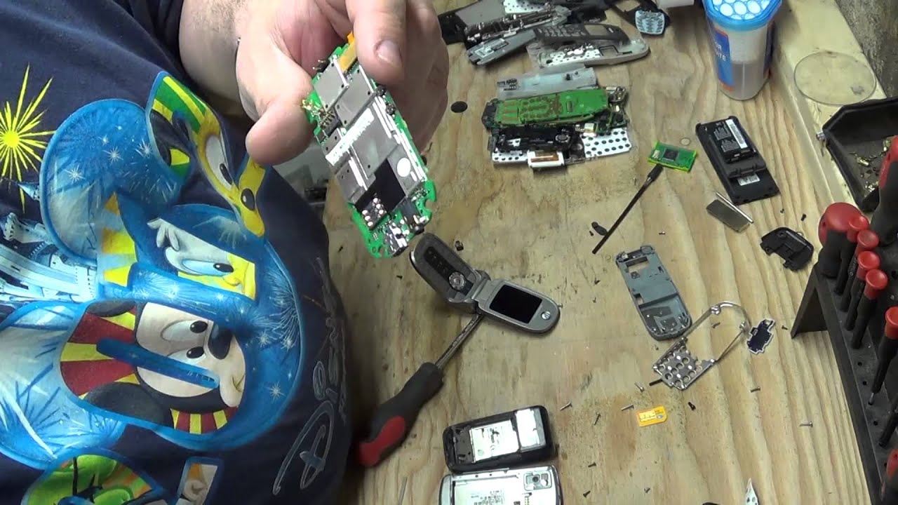 Scrapping Cell Phones for Gold Recovery - YouTube