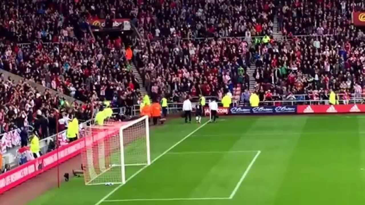 Oct 25, 2015 SAFC V NUFC Derby. Jack Colback walking off around the ...