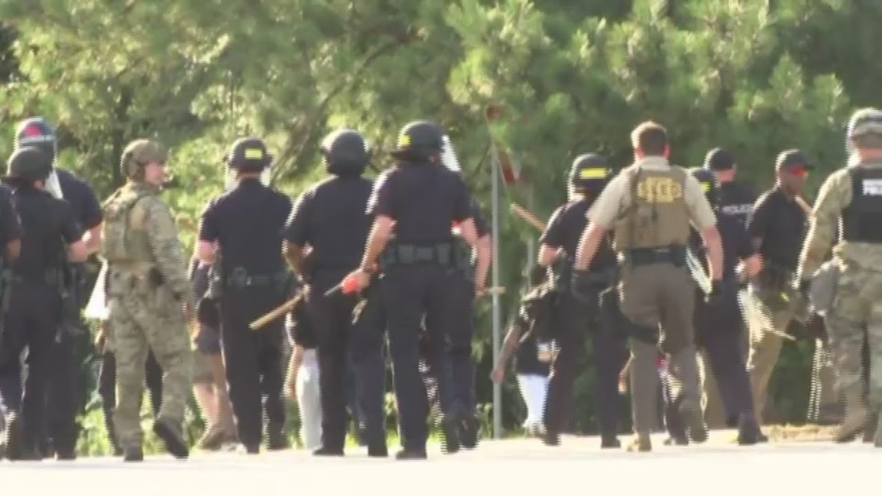 NCPD, SWAT moves protesters marching on International Blvd. - YouTube