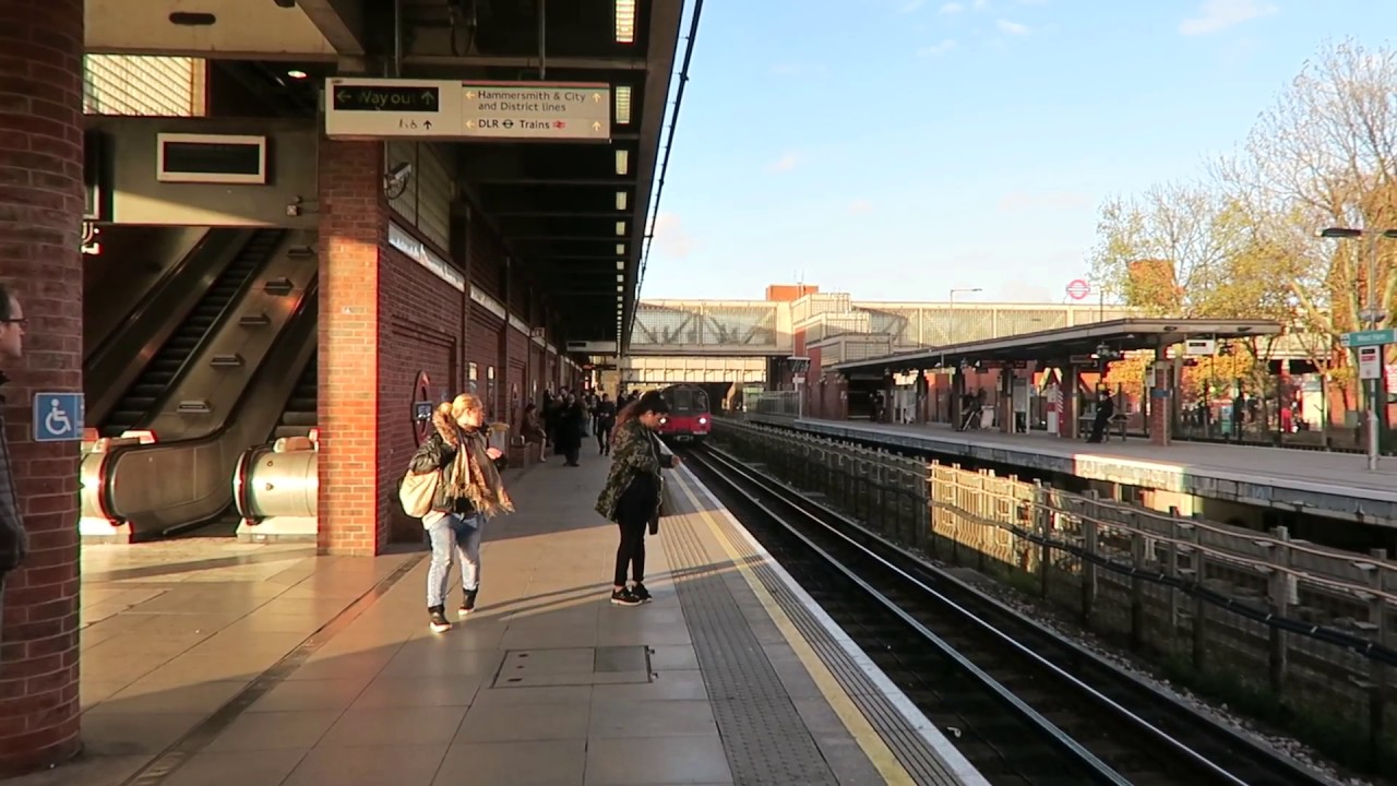 London Underground Jubilee Line 1996 Stock Trains At West Ham 22 ...