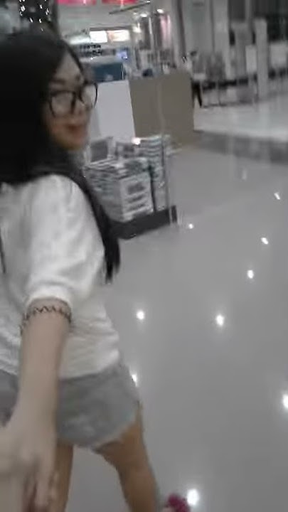 Hawak kamay @ robinson's- mhie kitty - YouTube