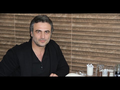 Oyuncu Ve Şarkıcı Kutsi