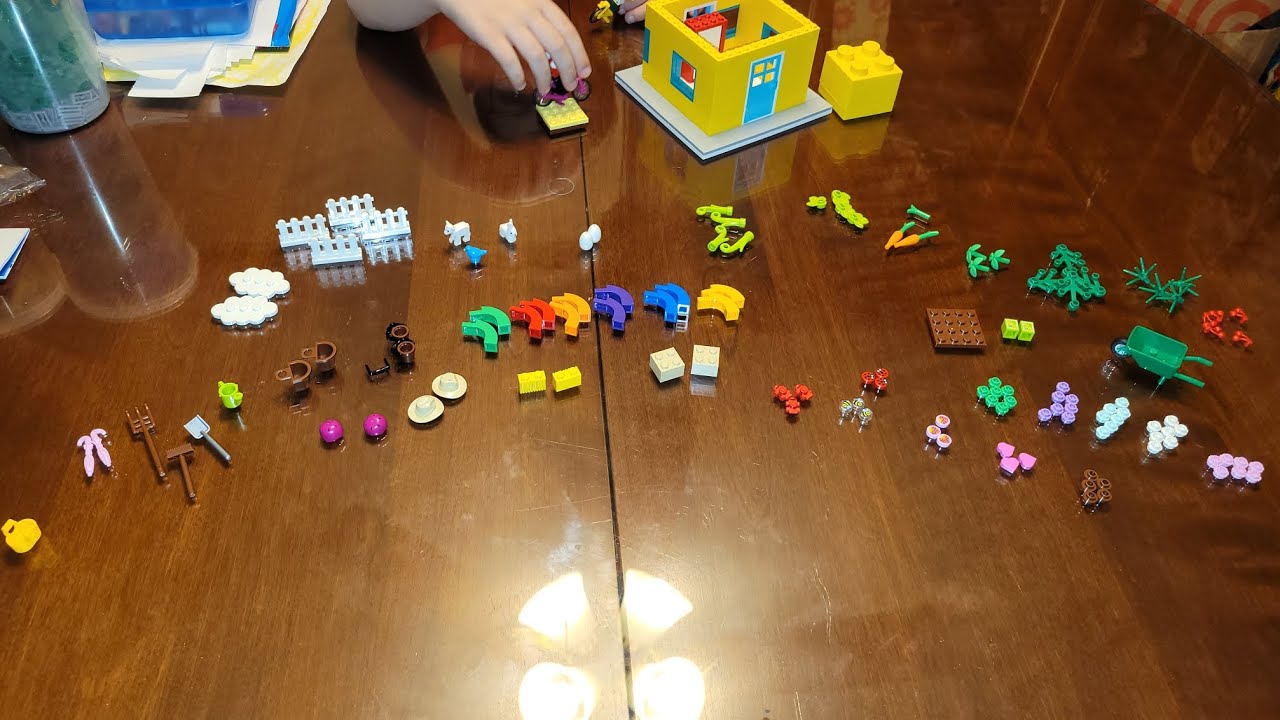 LEGO April 2023 Gift With $50 Purchase | 40606 - YouTube