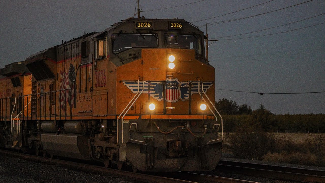 UP 3026 leads MROMI through Weber Road - YouTube