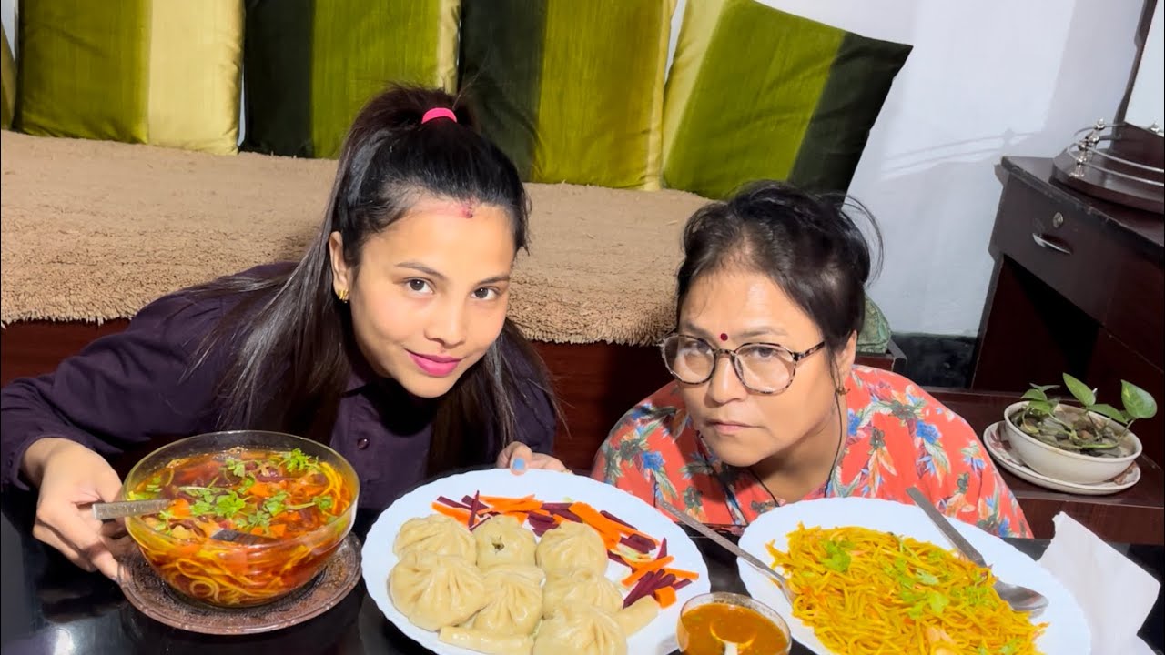Jaro ma tato tato thukpa momo chowmine - YouTube