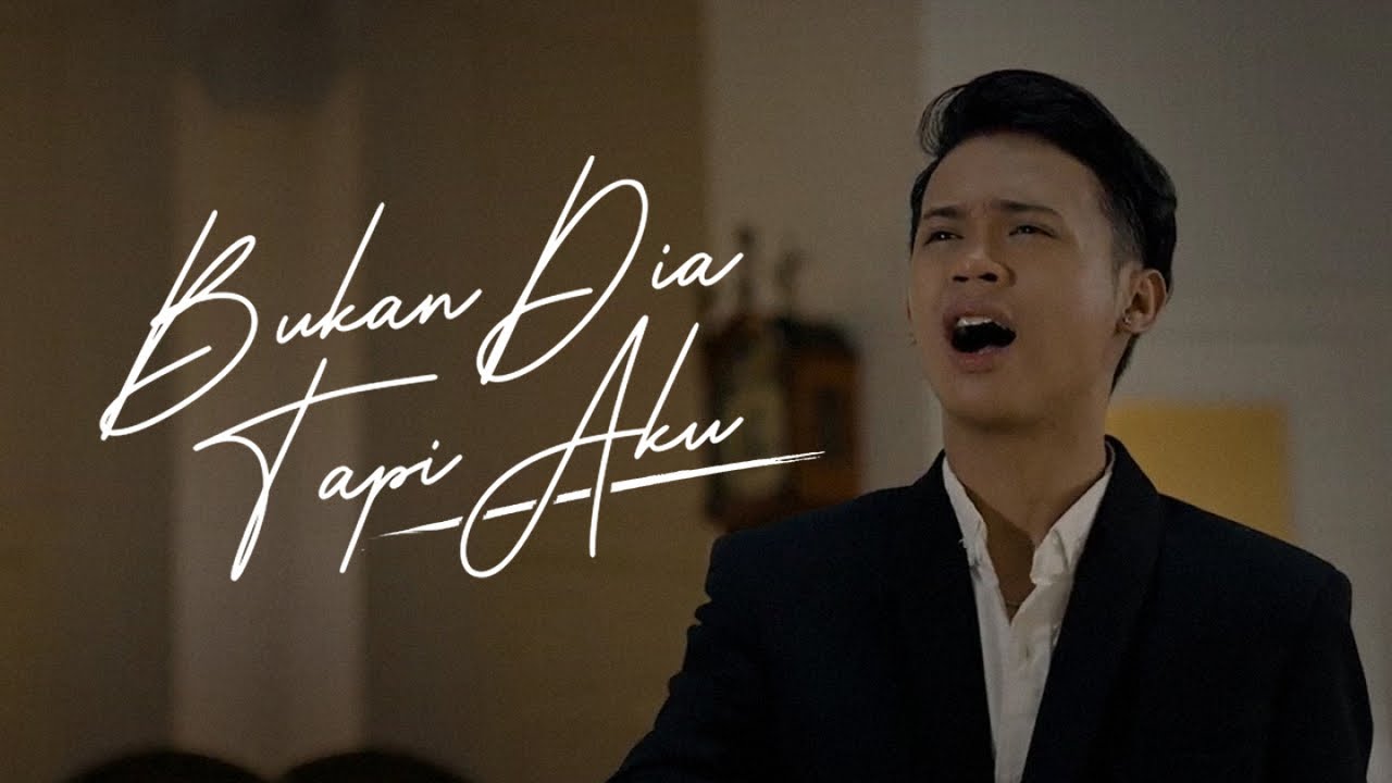 Aulia Rahman - Bukan Dia Tapi Aku (Official Music Video) - YouTube