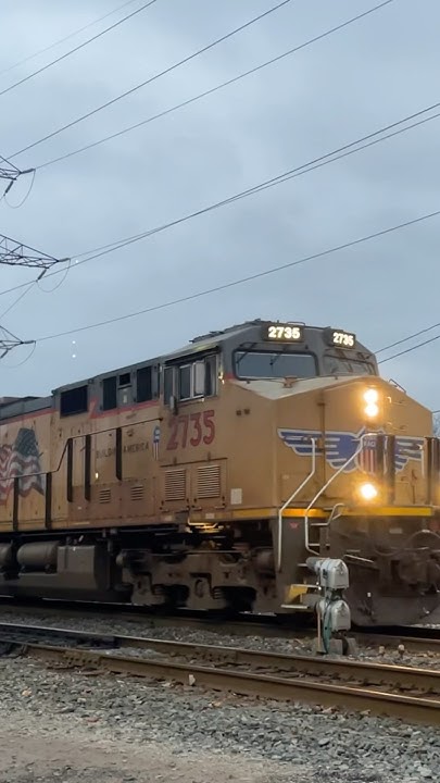 UP 2735 leads CPKC 734. #shorts #trains #unionpacificrailroad #cpkc - YouTube
