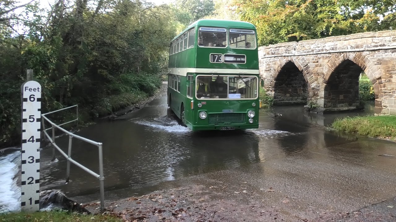 Biggleswade Vintage bus day 2024 - YouTube