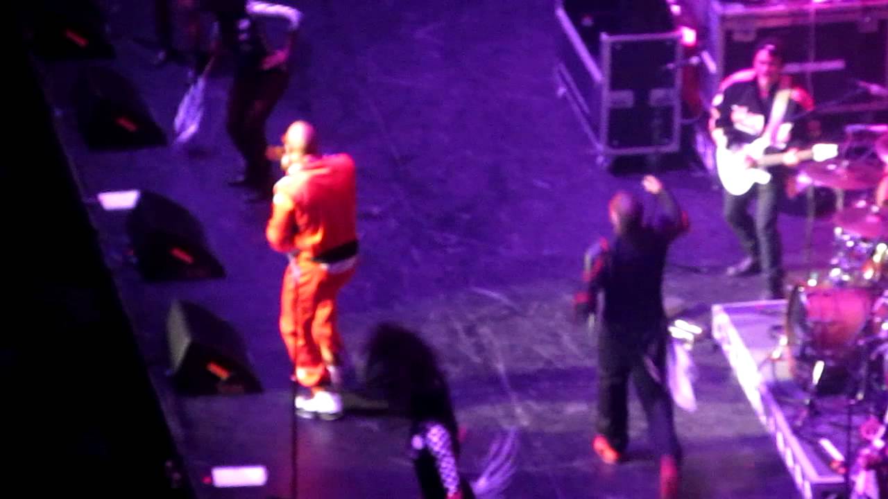 Flo rida Pitbull concert RIGHT round - YouTube