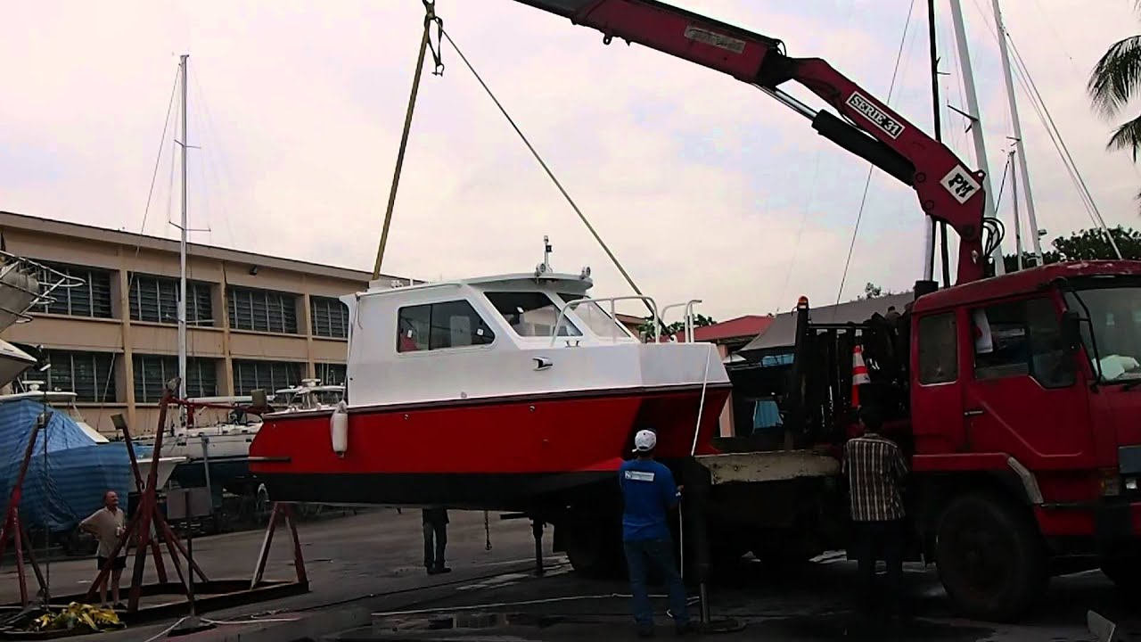 5m Catamaran - YouTube