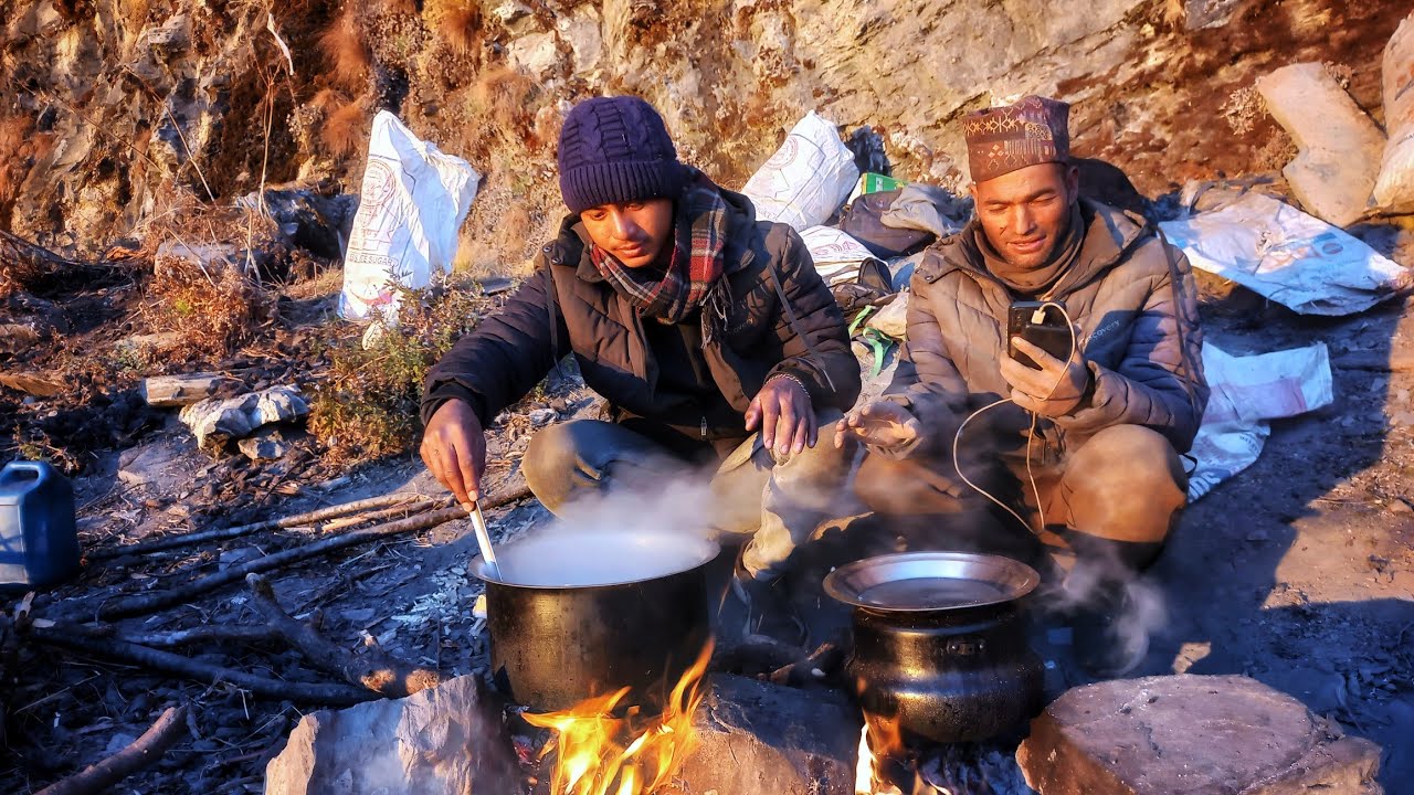 Mule herders cooking and eating by the river||natural hilly kitchen ...