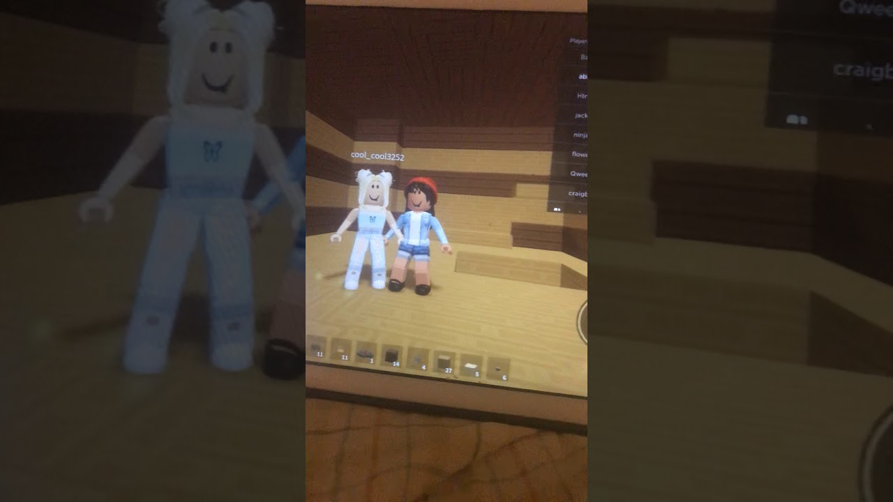 Having fun with Chloe in roblox sadly some of the footage got cut😢 ...