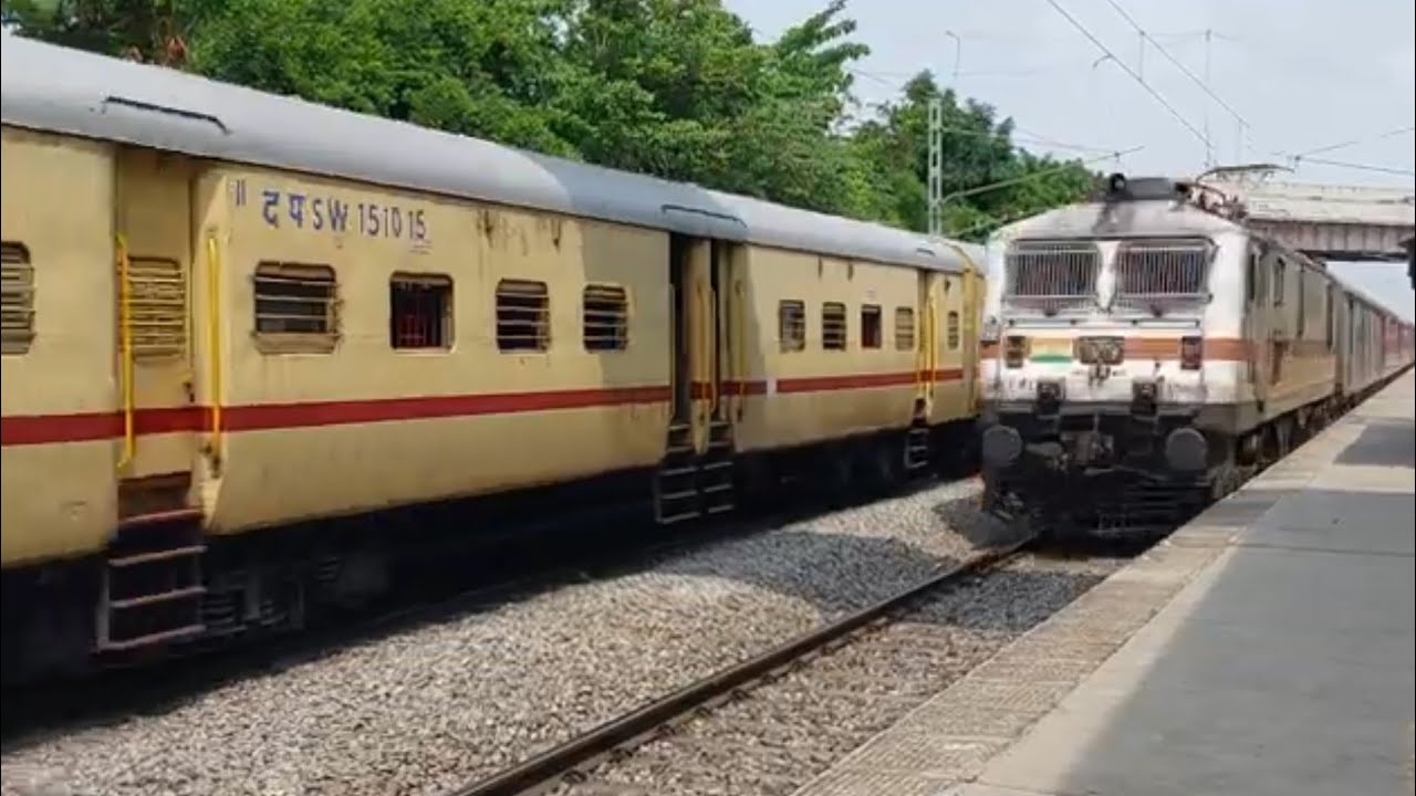 Memu train and SMVT - JSME Express train crossing at hoodi halt - bengaluru - YouTube