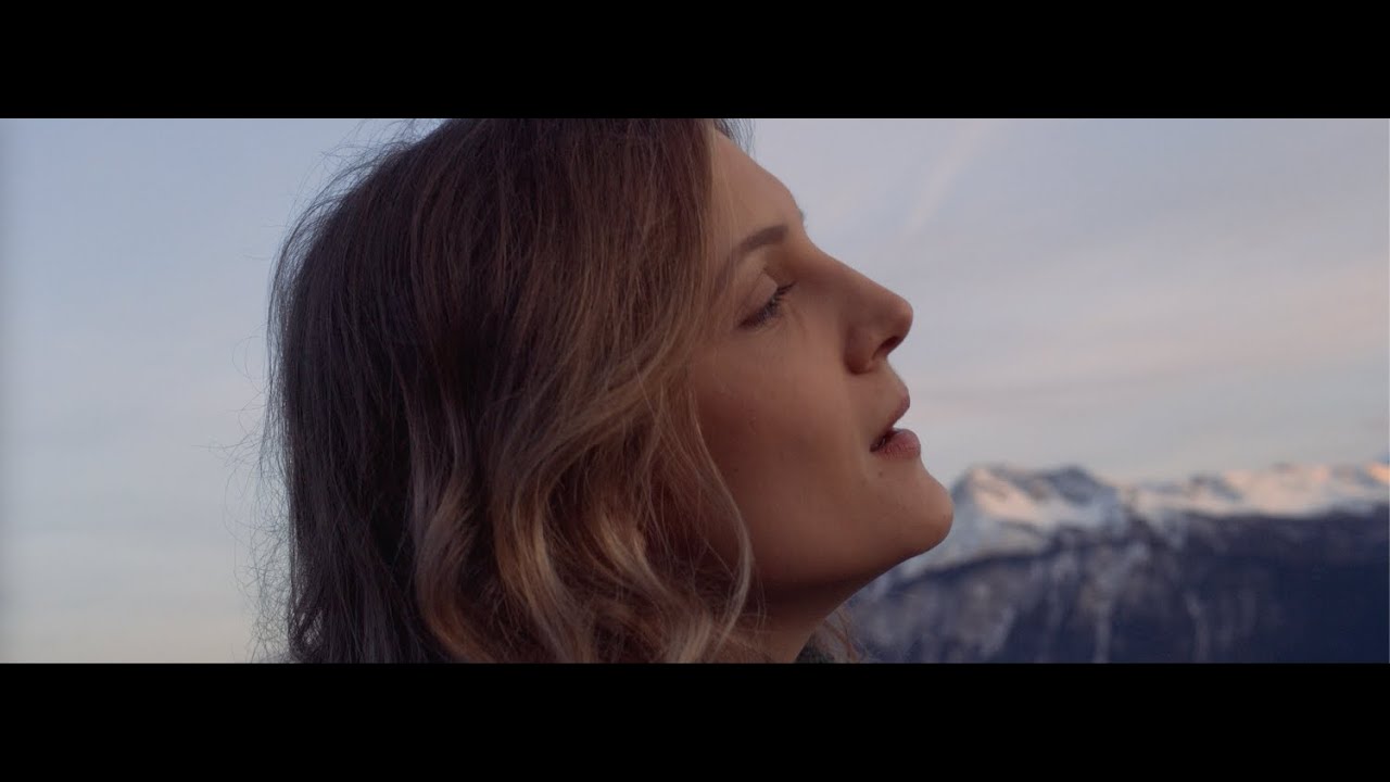 Silda - Comme des chansons (Clip Officiel) - YouTube